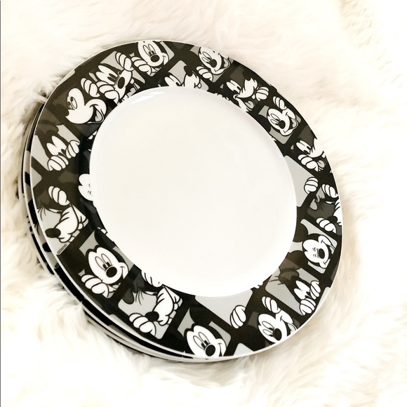Disney | Dining | Disney Mickey Goofy Set Of 4 Dinner Plates 5 | Poshmark